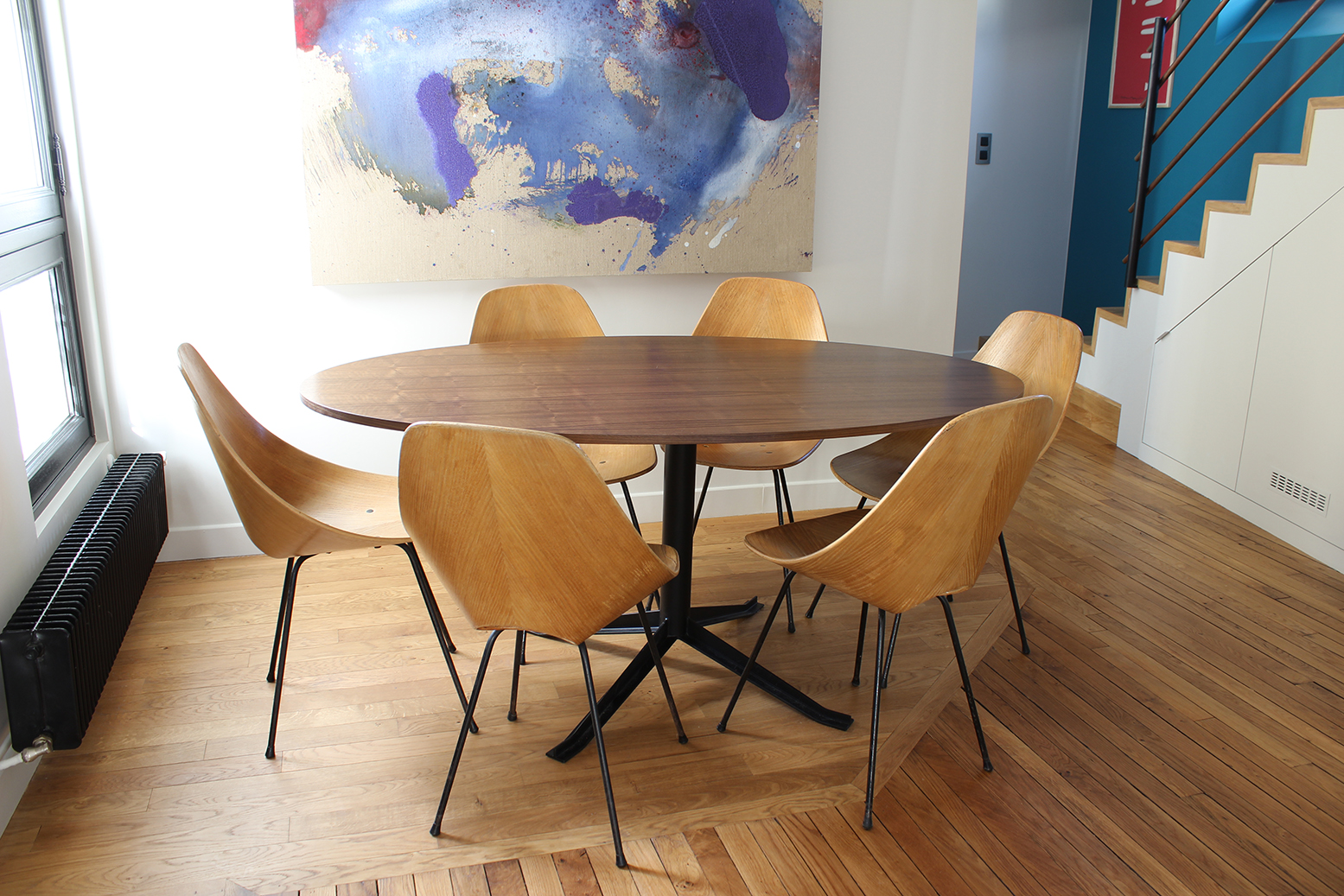 Table ovale en bois et métal - mobilier fait à la main en Europe