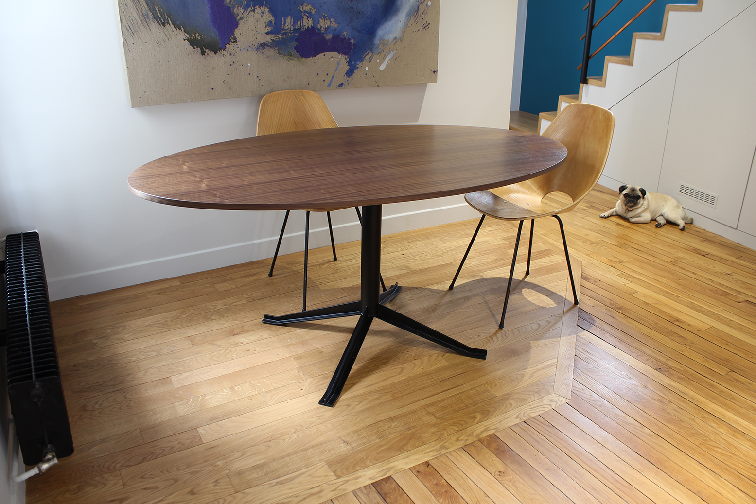 Table ovale en bois et métal - mobilier fait à la main en Europe