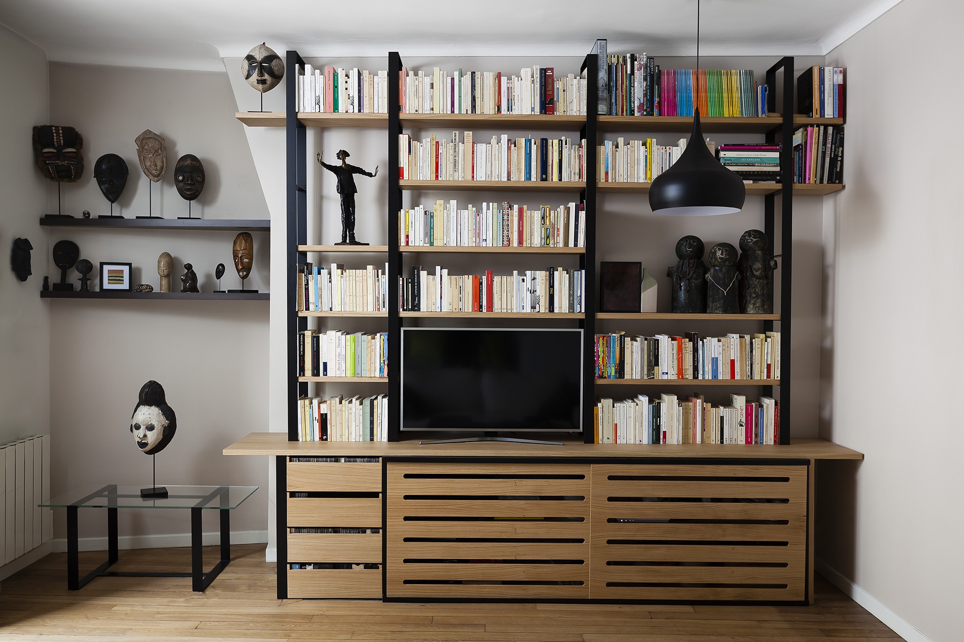 Bibliothèque design en bois et métal - mobilier vintage fait à la main